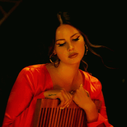 Lana Del Rey GIFs | GIFDB.com