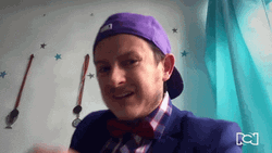 Que GIFs | GIFDB.com