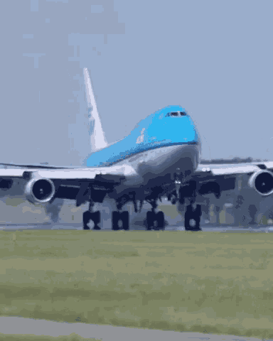 Airplane Fast Landing GIF | GIFDB.com