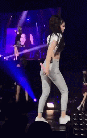 Black Pink Jennie Kim Grinding Dance Concert Performance GIF | GIFDB.com