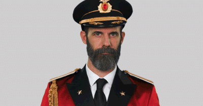 Captain Obvious Salute GIF | GIFDB.com