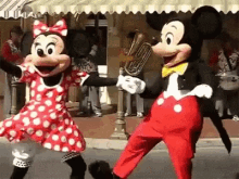 Disney World Mickey & Minnie Dance GIF | GIFDB.com