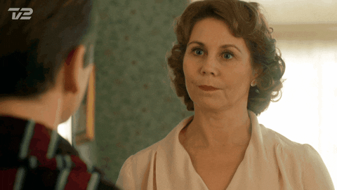 Funny Smile Awkward Lady Badehotellet GIF | GIFDB.com