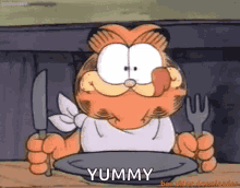 Garfield Waiting For Yummy Meal GIF | GIFDB.com