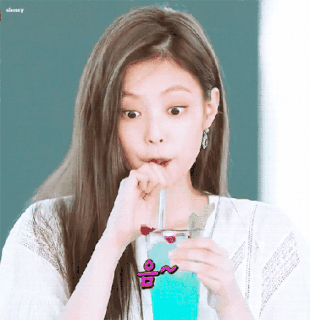 Jennie Drinking Her Juice GIF | GIFDB.com