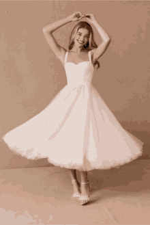 Simple Vintage White Dress Sparkles GIF | GIFDB.com