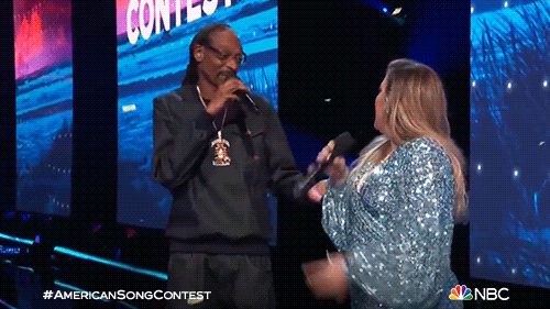 Snoop Dogg And Kelly Clarkson Laughing So Funny GIF | GIFDB.com