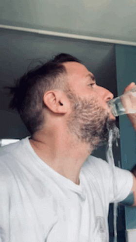 Thirsty 280 X 498 Gif GIF | GIFDB.com
