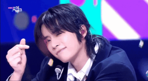 Txt Beomgyu Finger Heart GIF | GIFDB.com