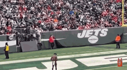 Antonio Brown Jumping Wave Run GIF | GIFDB.com