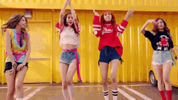 Blackpink Rose Dancing With Members GIF | GIFDB.com