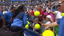 Coco Gauff Fans Us Open 2022 GIF | GIFDB.com
