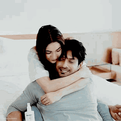 Cute Hug GIFs | GIFDB.com