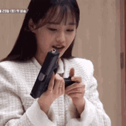 Cute Smiling Chuu Loading Gun GIF | GIFDB.com