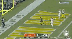 Davante Adams Dribbling In GIF | GIFDB.com