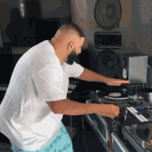 Dj GIFs | GIFDB.com