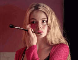 Elle Fanning GIFs | GIFDB.com
