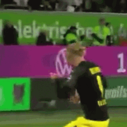 Erling Haaland Finger Pointed GIF | GIFDB.com