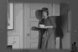 Gladys Kravitz 498 X 332 Gif GIF | GIFDB.com