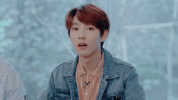 Kpop Boy Group Nct Dream Renjun Waving GIF | GIFDB.com