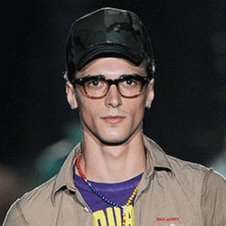 Male Modelo On Different Outfits GIF | GIFDB.com