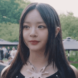 Newjeans Hanni Confused GIF | GIFDB.com