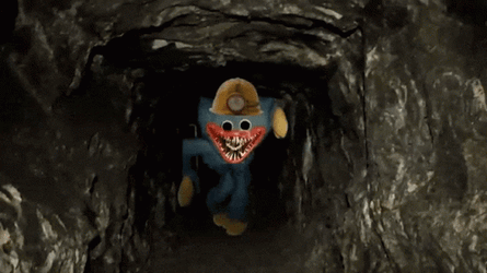 Poppy Playtime Huggy Wuggy Tunnel Scare GIF | GIFDB.com