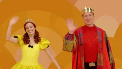 Princess Waving Goodbye GIF | GIFDB.com