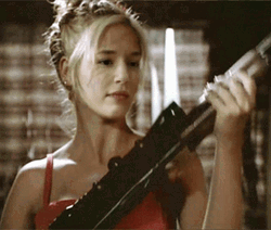 Sarah Michelle Gellar Loading Gun GIF | GIFDB.com