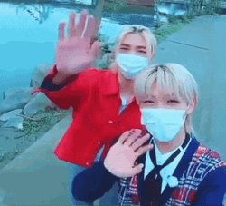 Smile And Wave Boys Hyunjin And Felix GIF | GIFDB.com
