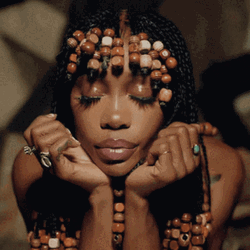 Sza American Musician Tribal Headdress GIF | GIFDB.com