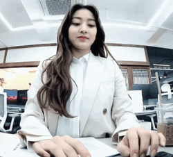 Twice Jihyo Beautiful Typing Fast GIF | GIFDB.com