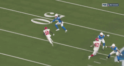Tyreek Hill Running & Falling GIF | GIFDB.com