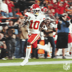 Tyreek Hill Running With Peace GIF | GIFDB.com