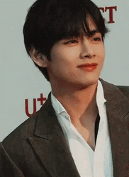 V Always Smiling When He Saw Camera GIF | GIFDB.com