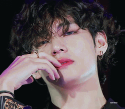 V Taking A Pictorial GIF | GIFDB.com