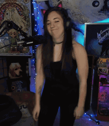 Fantasic Girl Wiggle Move GIF | GIFDB.com