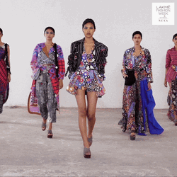 Women Modelo Ramp Modelling GIF | GIFDB.com