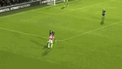Wrexham Good Player Pass GIF | GIFDB.com