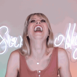 Youtuber Que Risa Superholly Laughing Jajajaja GIF | GIFDB.com